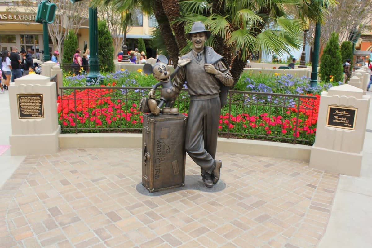 'Storytellers' statue honors Walt Disney's California beginnings, a ...