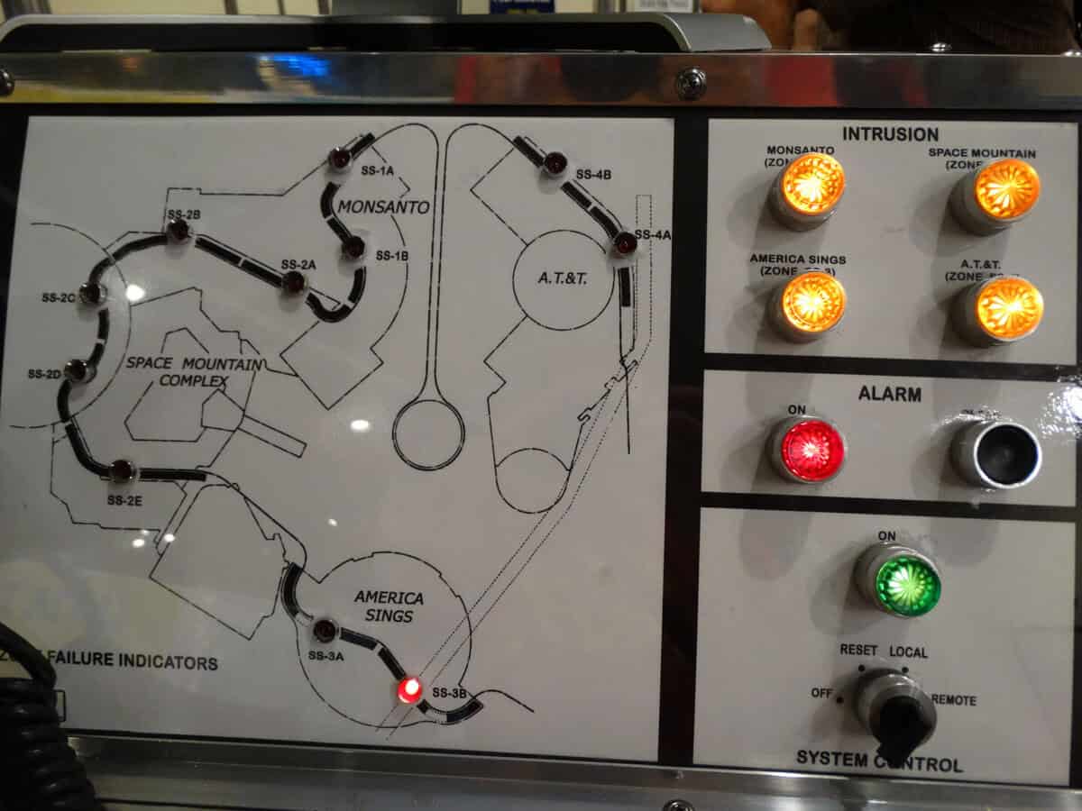 "Collecting Disneyland" exhibit and auction gives opportunity to take ...