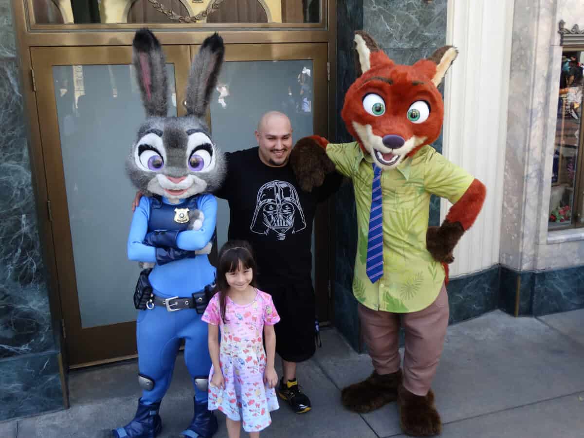 VIDEO: Zootopia's Judy Hopps and Nick Wilde meet and greet guests at ...