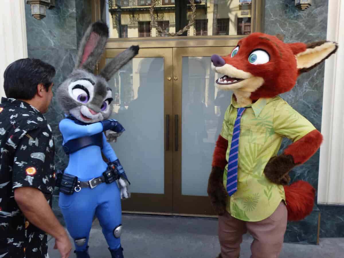 VIDEO: Zootopia's Judy Hopps and Nick Wilde meet and greet guests at ...