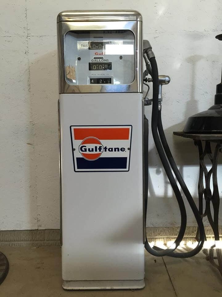 Stay overnight at the gas station from 'Texas Chainsaw Massacre ...