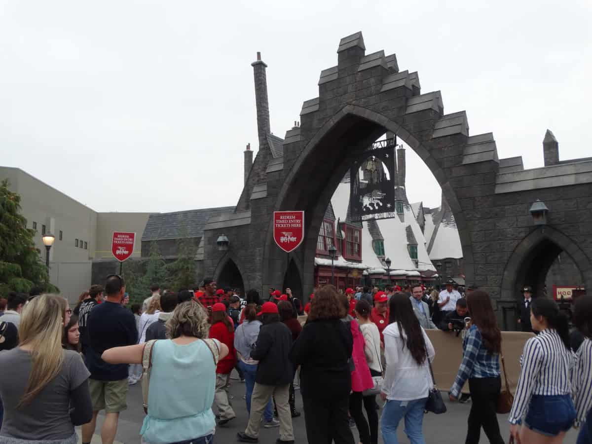 VIDEO: Opening day at Wizarding World of Harry Potter brings big crowds ...
